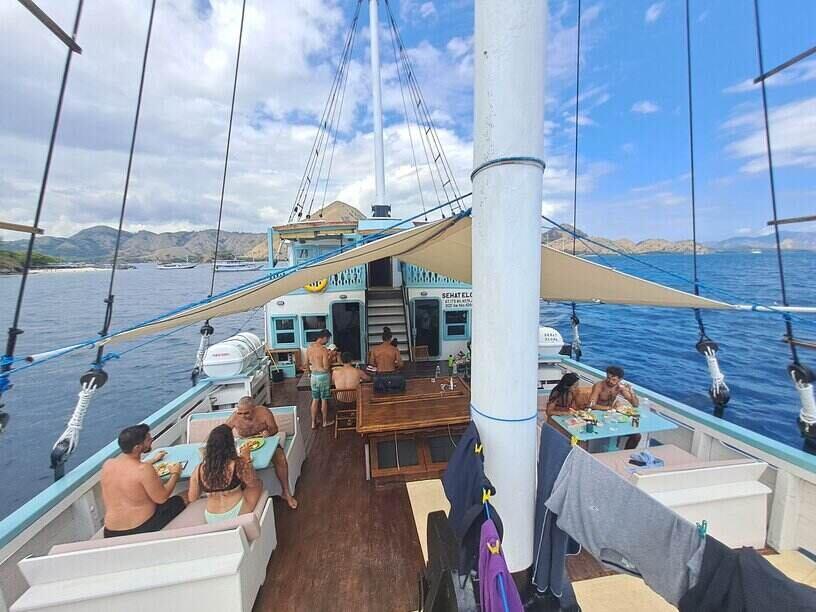 Komodo Luxury Cruise - Leong The Explore